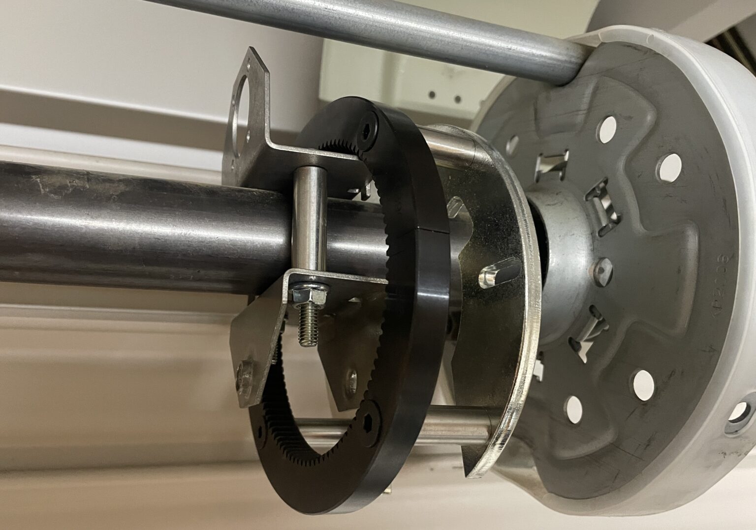 後付けできる！「スマートガレージKIT」シャッター電動化 その3 | YK-BASEブログ